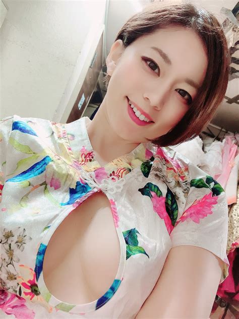 平井栞奈🏔新宿ニューアート出演中！ On Twitter チャイナ服好きだから思わず買いました チャイナアイテム好き〜 実はベッドで使っ