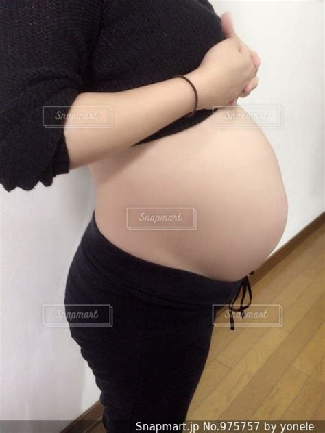 臨月のお腹の写真・画像素材[975757] Snapmart（スナップマート）