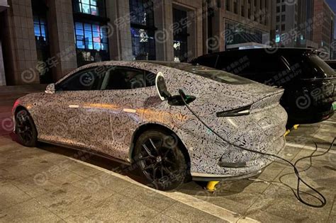 智己l6路试谍照曝光 将于2024年二季度发布 易车