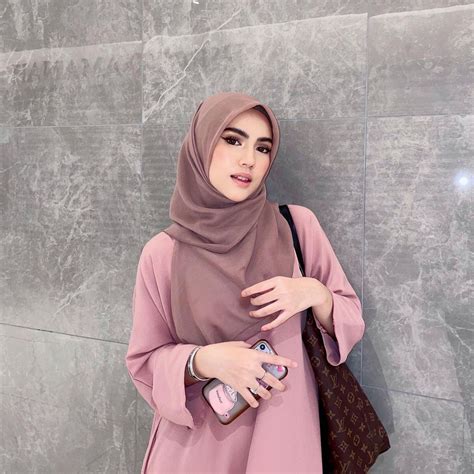 Pin By Toothless On Dahlia In 2022 Fashion Modest Fashion Hijabi