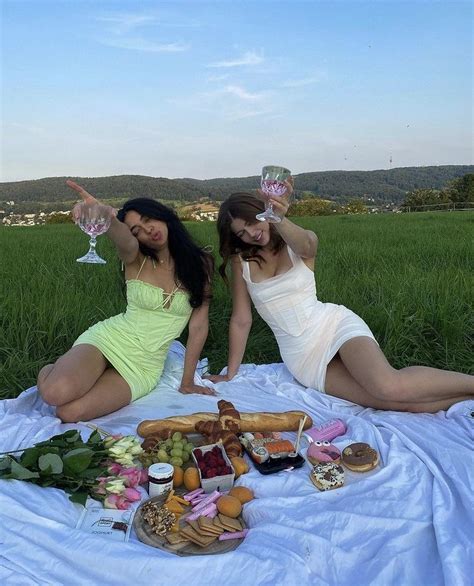 👛🍧👯‍♀️🧁🧚‍♀️🍷🌺 Picnic Photography Picnic Pictures Picnic Photo Shoot