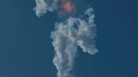 Spacex Giant Rocket Explodes Minutes After Launch From Texas