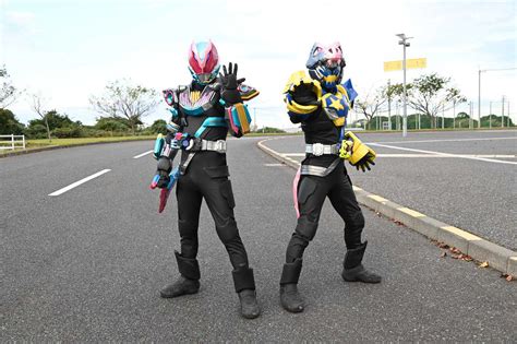 仮面ライダーギーツ×リバイス Movieバトルロワイヤル：リバイ＆バイス“劇場版限定フォーム”公開 ギーツ＆リバイのカットも