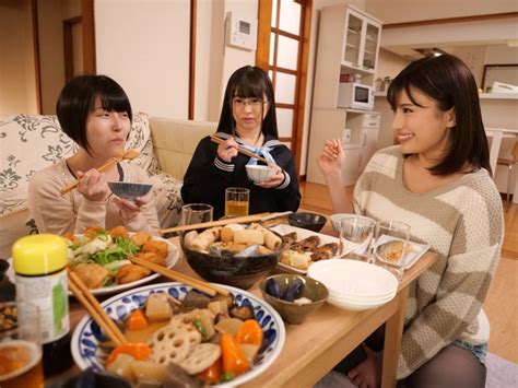 「嫁実家に里帰りしたら嫁の姉妹と逆3pしちゃった俺 あずみひな 花咲いあん 早川瑞希 桃尻かのん」：mgs動画