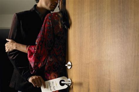 10 Tanda Suami Curang Pada Isteri Ada Affair And Skandal