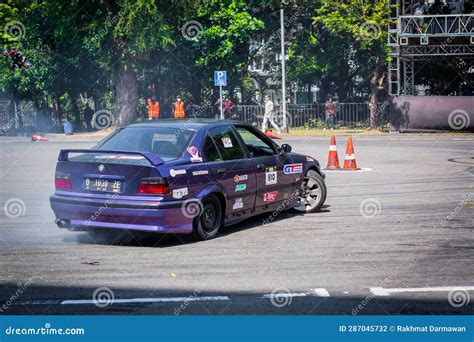 Purple Bmw 320i E36 Drift Car During Practice Session In Indonesia