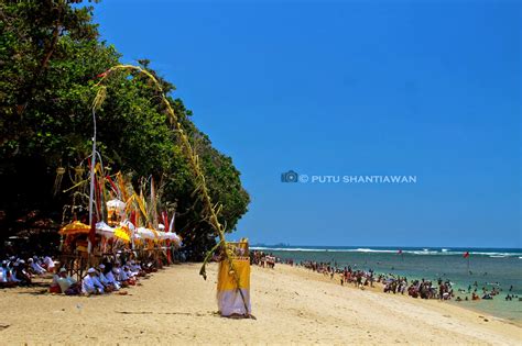 Travel And Photography Putus Traveling Pantai Balekambang Dan Pura