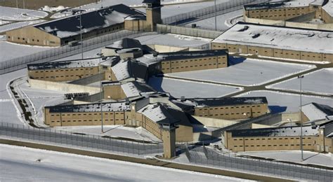 Obama Tells Prison To Take Detainees The New York Times