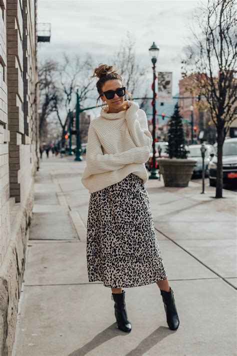 Ways To Style Oversized Sweaters