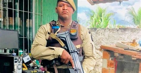 Teixeira De Freitas Soldado Que Se Entregou à Polícia Fica Em Silêncio