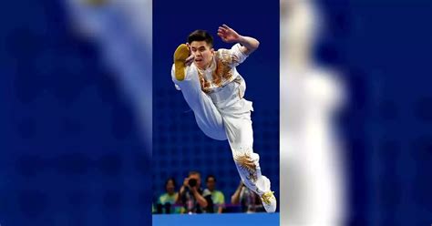 Foto Penampilan Memukau Edgar Xavier Marvelo Atlet Wushu Indonesia