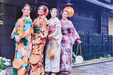 外国人観光客たちは、日本のどこで何を楽しんだのか？ 「旅先の写真」を見せてください｜newsポストセブン