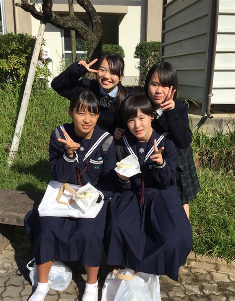 中学生制服集合写真パンツ投稿画像and女子中学生集合写真パンチラ