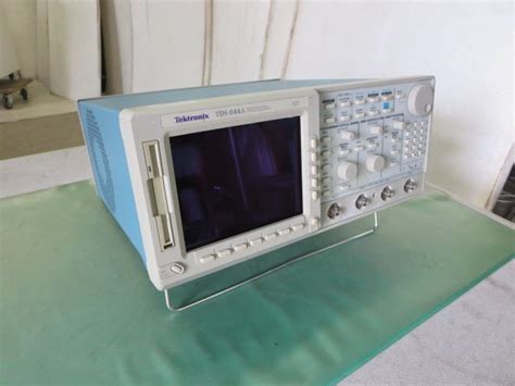 ジャンク Tektronix デジタルオシロスコープ Tds644a 0613ai 8bt アマチュア無線 ｜売買されたオークション情報