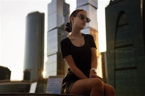 Wallpaper Women Portrait Cityscape Sunglasses Sitting