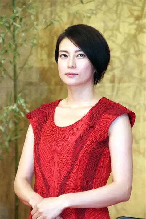 【写真 2 16枚】柴咲コウ：真っ赤なワンピで大河会見 Mantanweb（まんたんウェブ）