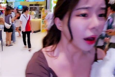 Live Streamer Shares Footage From A Shooting At A Mall Whats Caught
