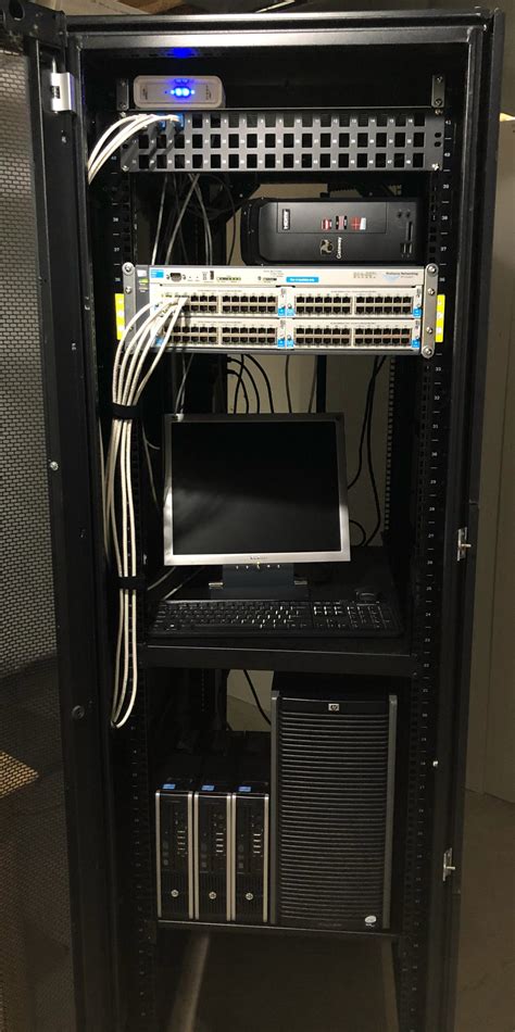 sas 036 in the lab 42u rack 3 vmware hosts and server