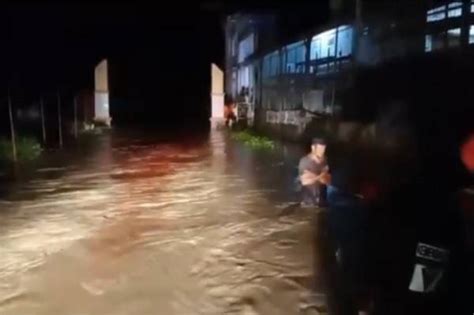 Banjir Bandang Terjang Masamba Luwu Utara Ribuan Rumah Terendam