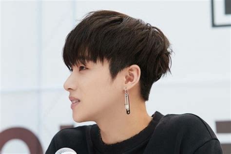 12 Ide Model Gaya Rambut Two Block Ala Pria Korea Kekinian