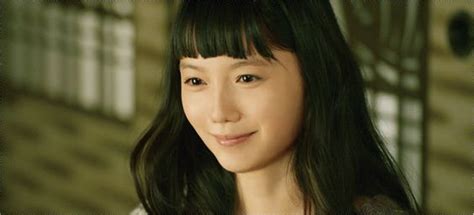 宮崎あおい風メイクの方法や、宮崎あおいが愛用中のコスメ品を紹介！｜エントピ