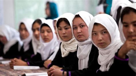 آلیسون داویدیان دختران افغانستانی به صنف‌های درسی تعلق دارند راوی زن