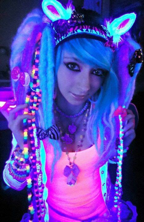 Pin By Alexa On Rave And Clubwear Rave Girls Raver Girl Emo Girls