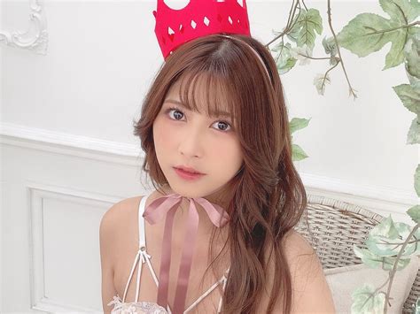 りりぴ こと、七ツ森りりちゃんがカウントシープにやってきてくれたで🐇🐇 撮ったばかりのオフショットをおすそ分けしてあげるから配信までいい子で
