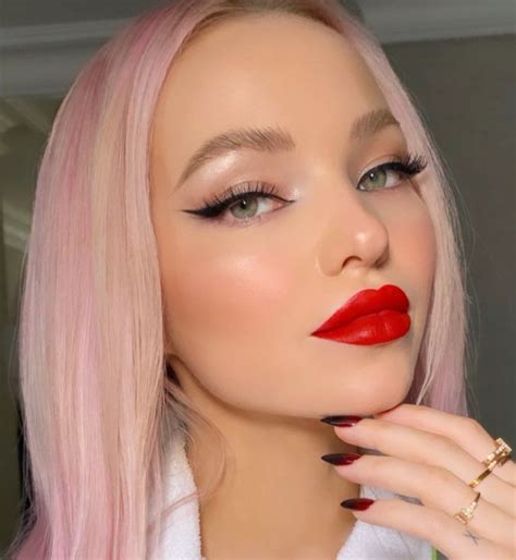 Cat Eye And Red Lips Pinkhair Pink Hair Red Hair Red Lips Ethereal