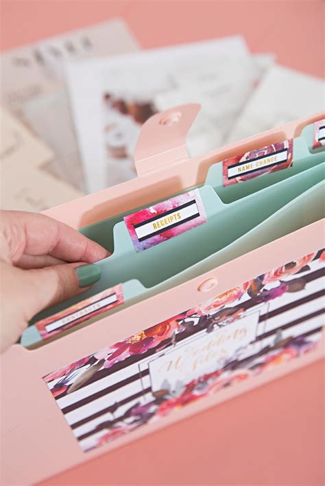 omg this diy wedding file folder with custom tabs is the cutest