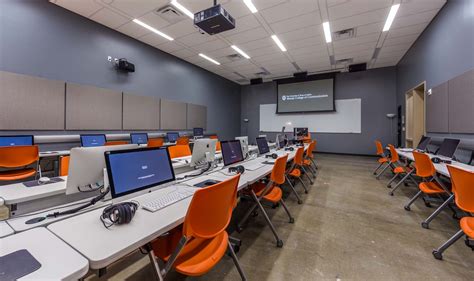 cmb 4 114 rtf computer classroom moody college of communication