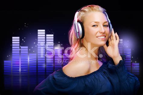 음악을 듣고 하는 여자 스톡 사진 Freeimages