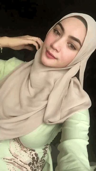 ปักพินในบอร์ด Beautiful Malay