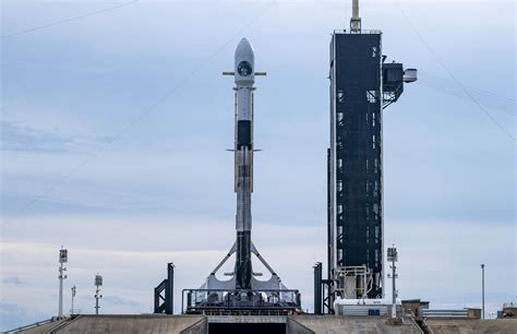 Watch Spacex Launch Its Latest Cargo Mission To The Iss Bgr