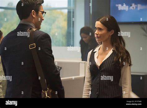 Superman Und Lois Aka Superman And Lois Von Links Tyler Hoechlin Als