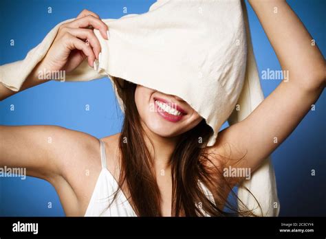 Linda Chica Quitandose La Ropa Xnxx Com Sexiezpicz Web Porn