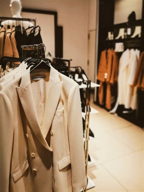 Foto De Stock Gratuita Sobre Almacenar Comercializar Exhibición Ropa