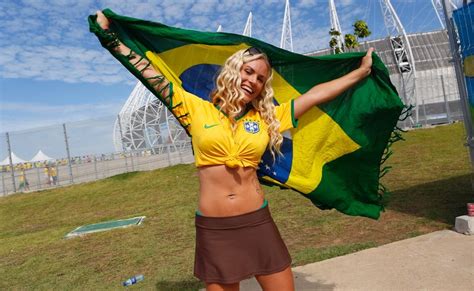 26 Hottest Fans Of The 2014 World Cup Hot Fan Hot Football Fans