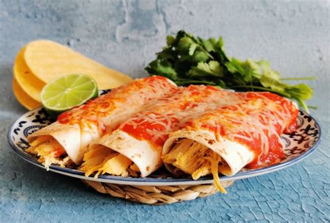 Enchiladas De Pollo Auténtico Plato Mexicano