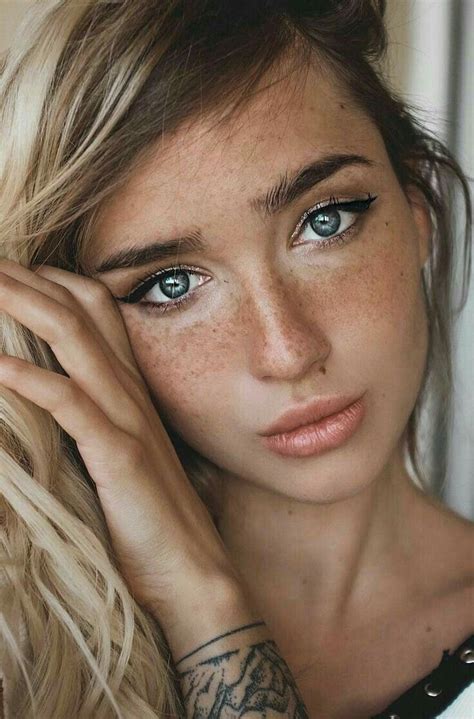 Pin En The Eyes Have It