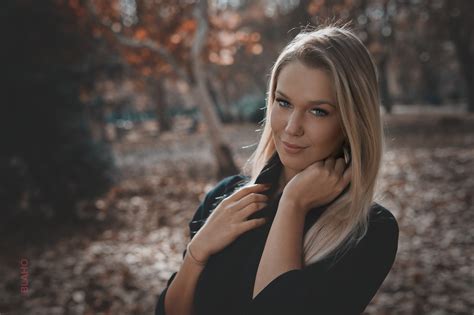 Girl Depth Of Field Blue Eyes Blonde Woman Smile Model Wallpaper