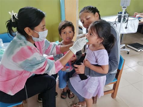 Niñas Y Niños De Los Servicios De Desarrollo Infantil Del Mies Reciben