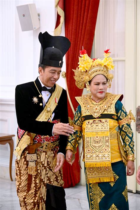 [foto] Presiden Jokowi Kenakan Pakaian Khas Kesunanan Surakarta Pada