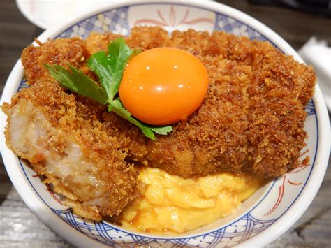 流行りの“とじないカツ丼”は結局ウマいのか？ 専門店『＃カツ丼は人を幸せにする』に突撃して人気の秘密を探ってきた ページ 2 食楽web