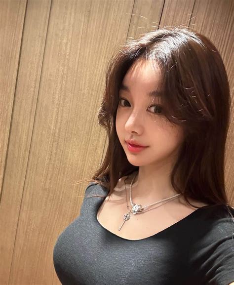 チョ・ミニョンさんのインスタグラム写真 チョ・ミニョンinstagram 「여러분들 여름 제작티 샘플링 완료♥️ 잠깐 저에게 시간