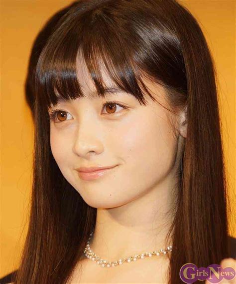 「大天使すぎる！」橋本環奈のオフショに騒然 斜め45度肩出しドレス「奇跡の一枚上書き」の声も ガールズちゃんねる Girls