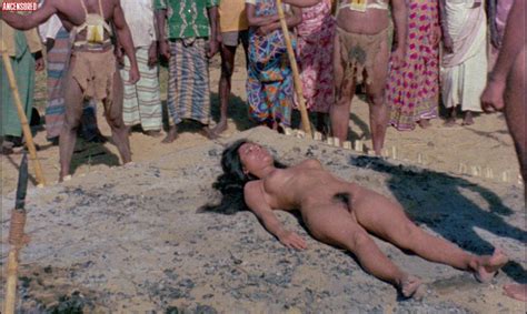 Голая Меня Лай в Eaten Alive