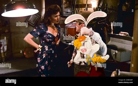 Usa Bob Hoskins And Joanna Cassidy In A Scene From The C Buena Vista
