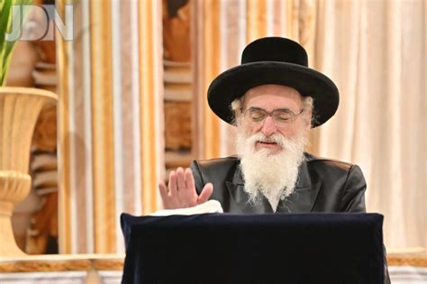 הוֹד שֶׁבַּהוֹד • אלפים במעמד ההדלקה בחצר הקודש ויזניץ Jdn