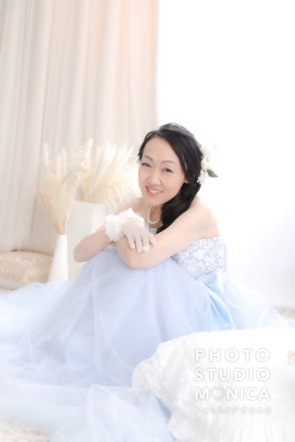 スカイブルーのカラードレスでスタジオ変身写真撮影＋一着追加 ギャラリー 京都の変身写真フォトスタジオモニカ